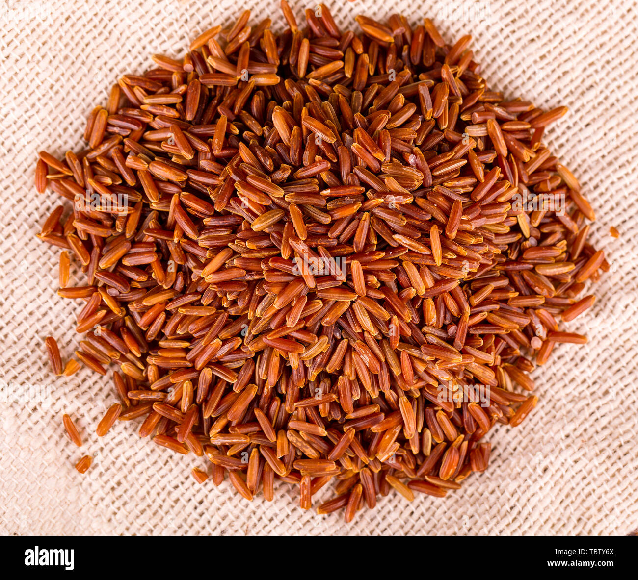 raw brown rice l on sackcloth background Stock Photo - Alamy