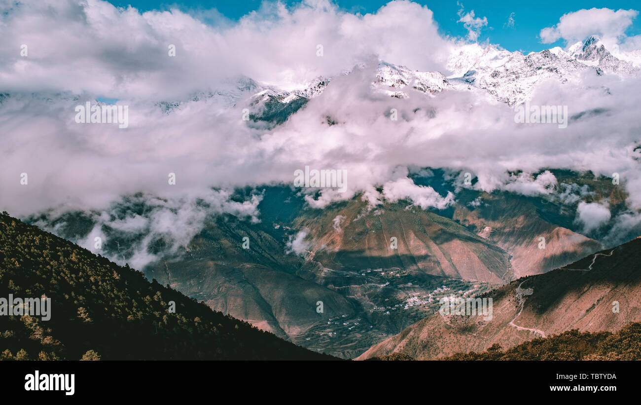 Meri snow mountains hi-res stock photography and images - Alamy
