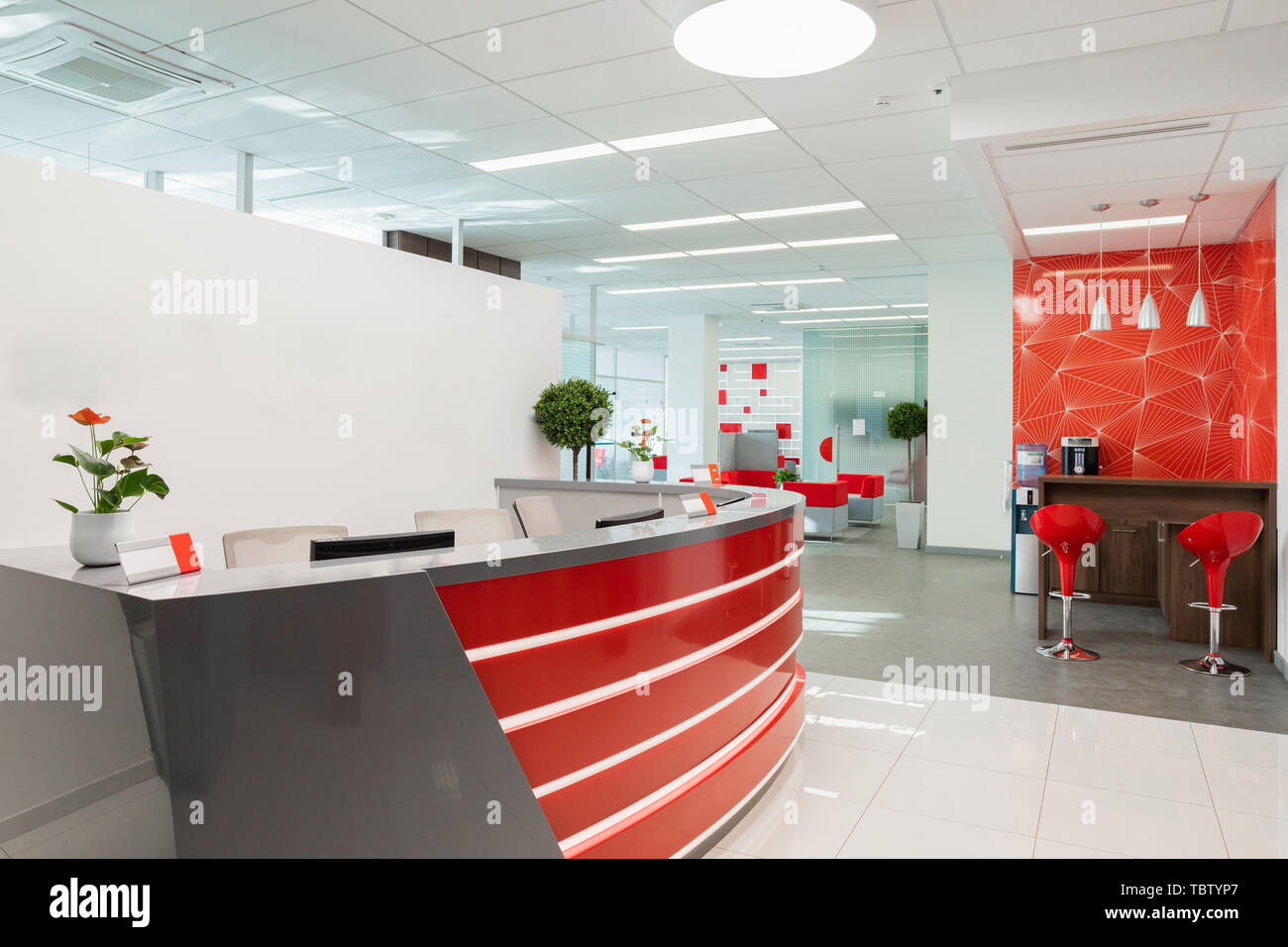 Modern office reception visitors hi-res stock photography and images ...