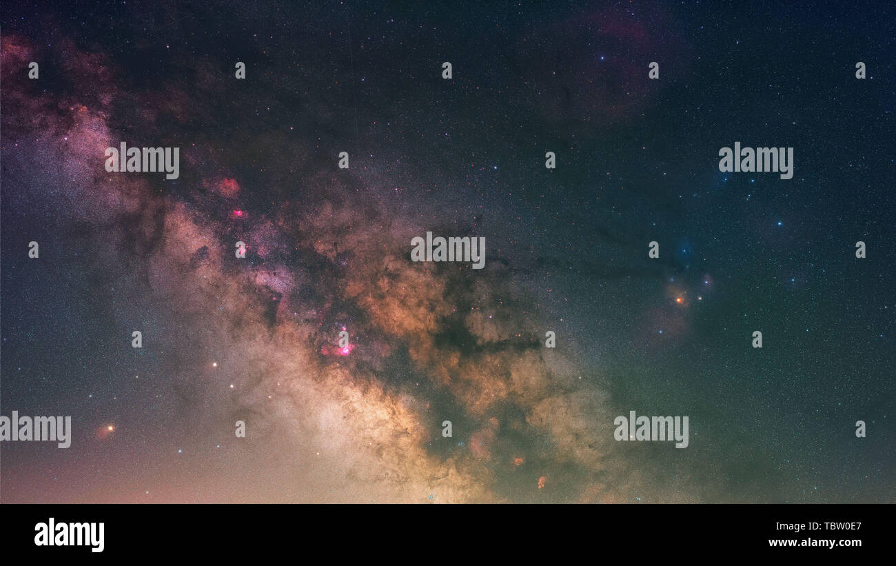 Supernovae and planetary nebulae hi-res stock photography and images ...