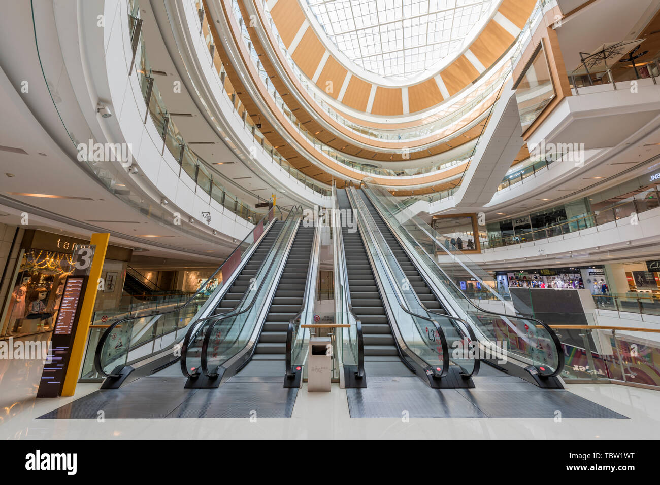 Modern Shopping Center Design