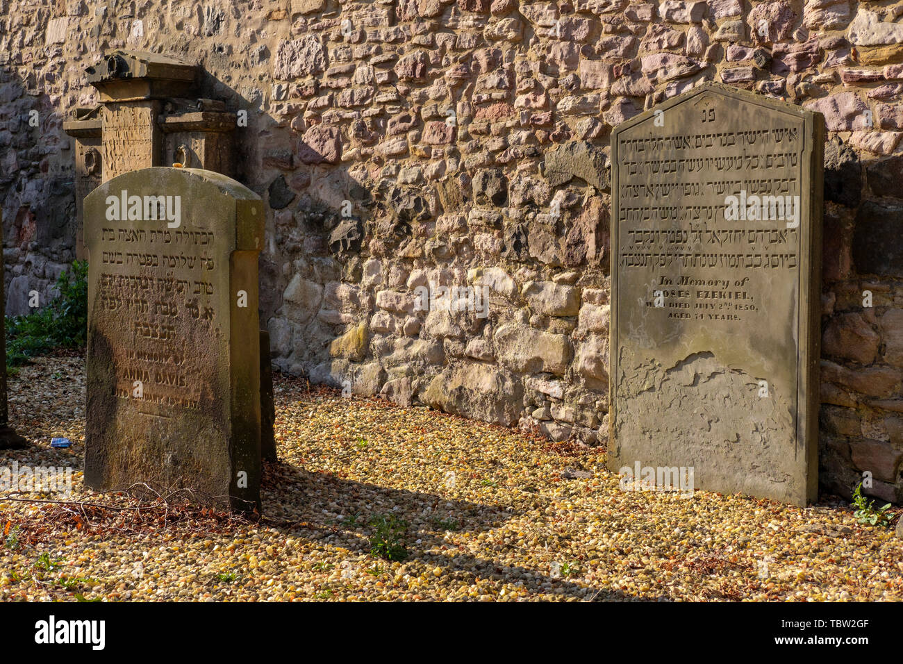 Scottish cemetery graveyard headstones hi-res stock photography and ...