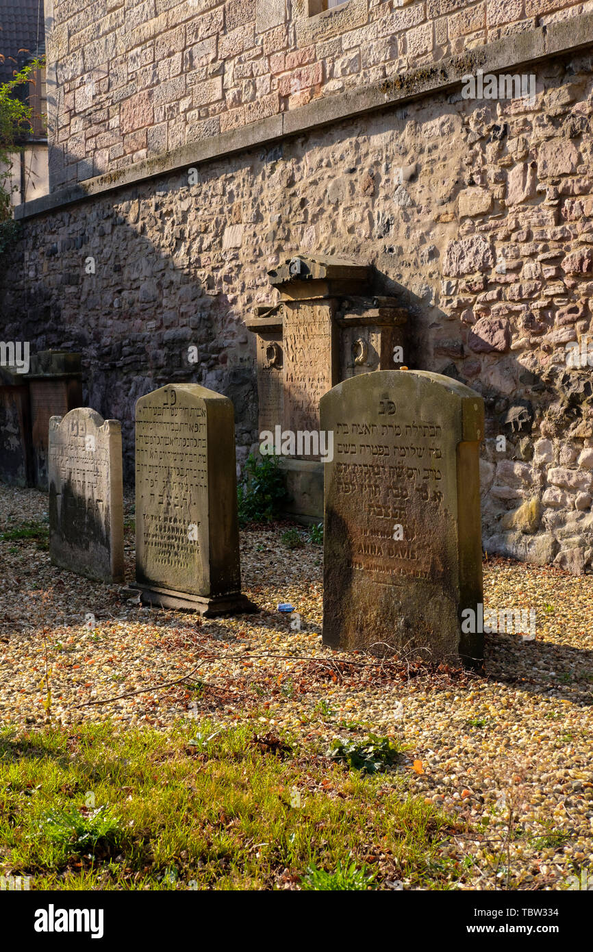 Scottish cemetery graveyard headstones hi-res stock photography and ...