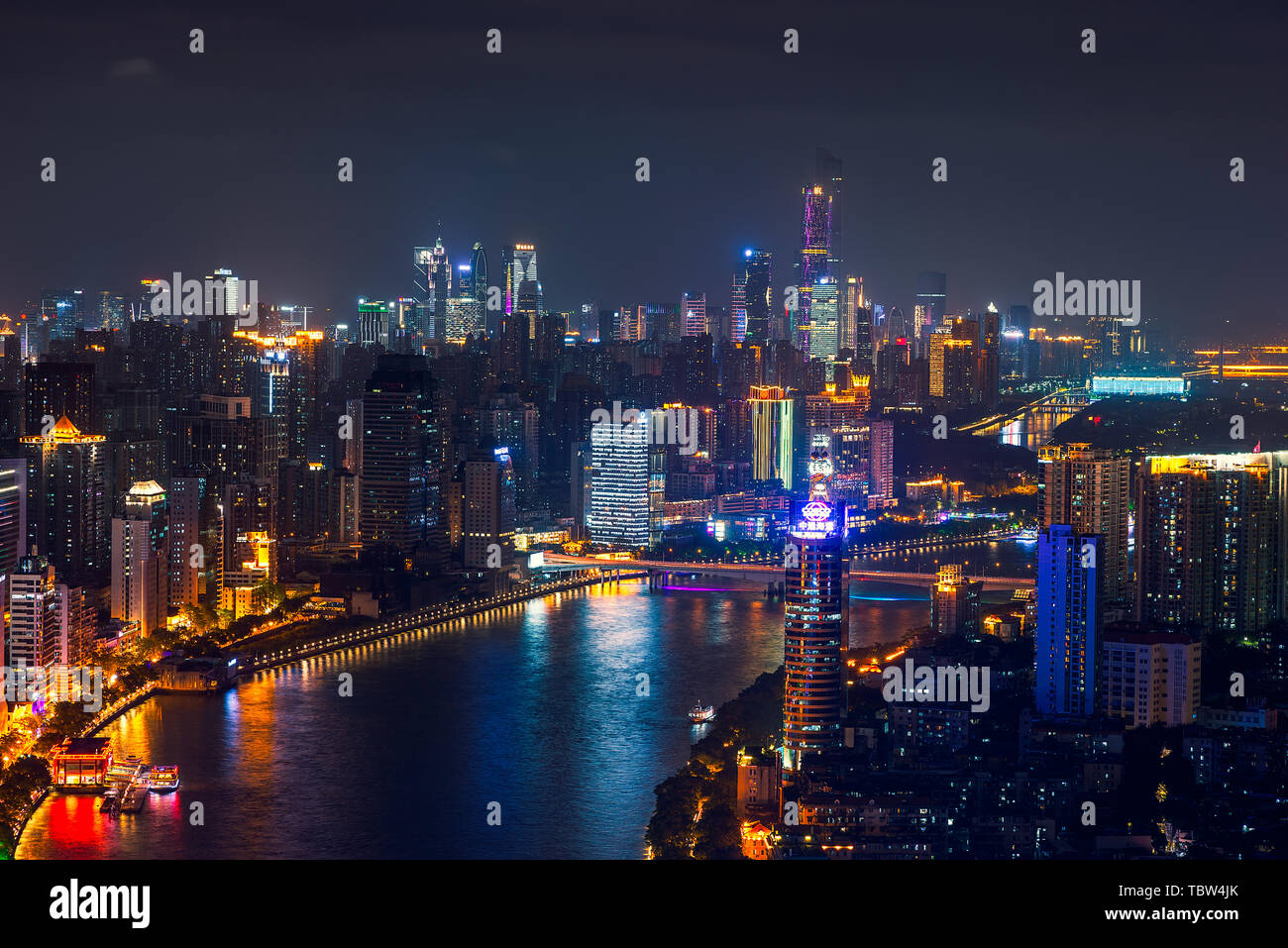 High rise building rivers and seaside hi-res stock photography and ...