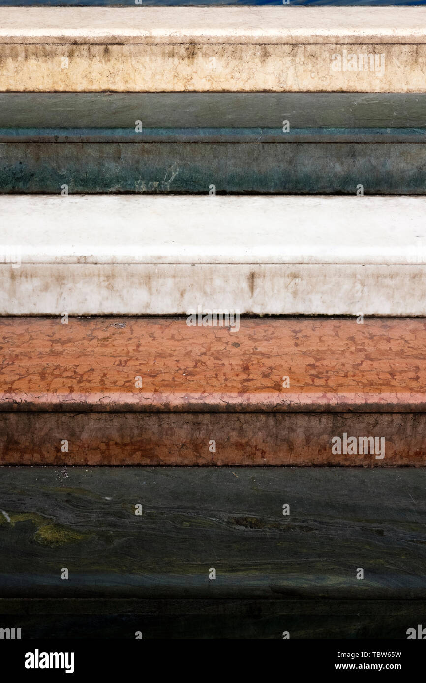 Edinburgh waverley steps stairs hi-res stock photography and images - Alamy