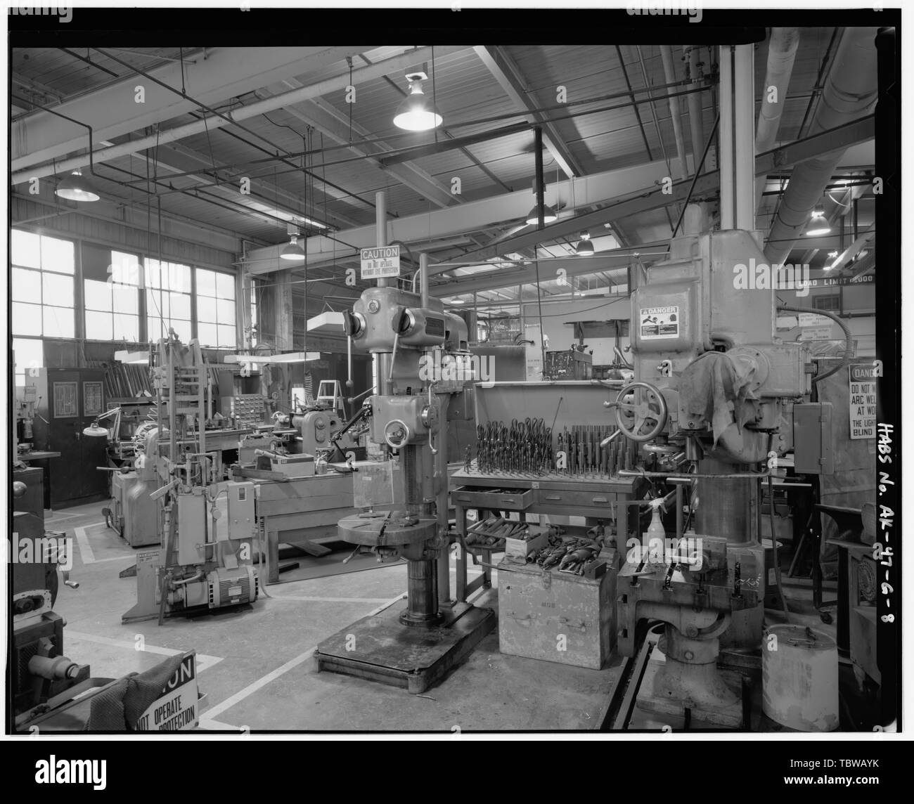 MACHINE SHOP INTERIOR VIEW LOOKING EAST Kodiak Naval Operating Base ...