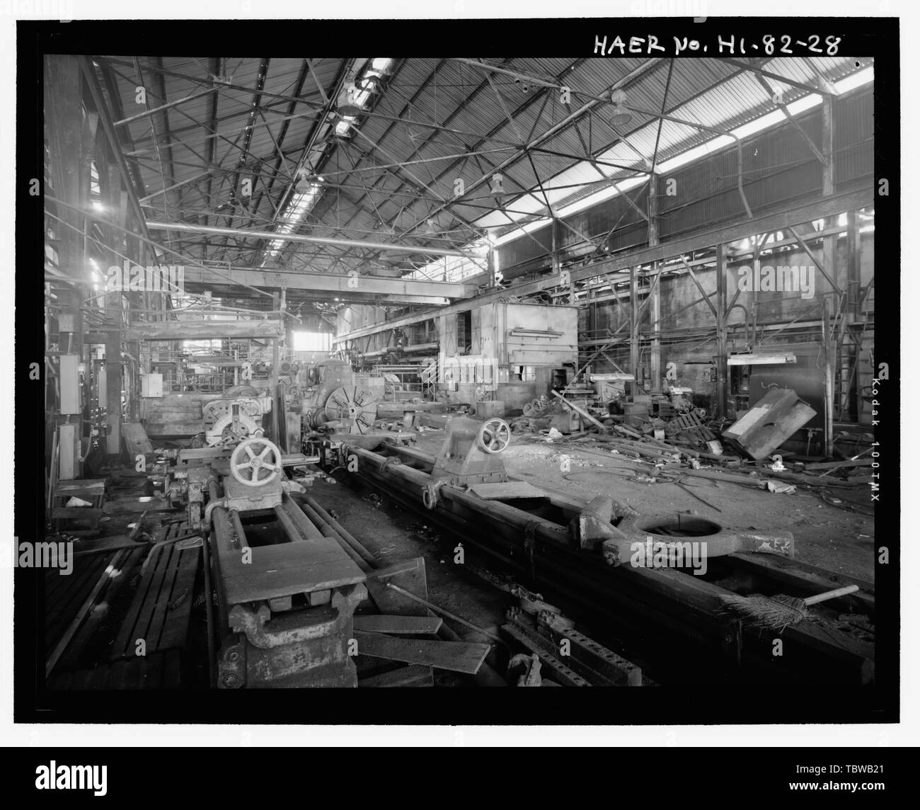 MACHINE SHOP, INTERIOR, LATHES IN FOREGROUND. VIEW FROM NORTHWEST Lihue ...