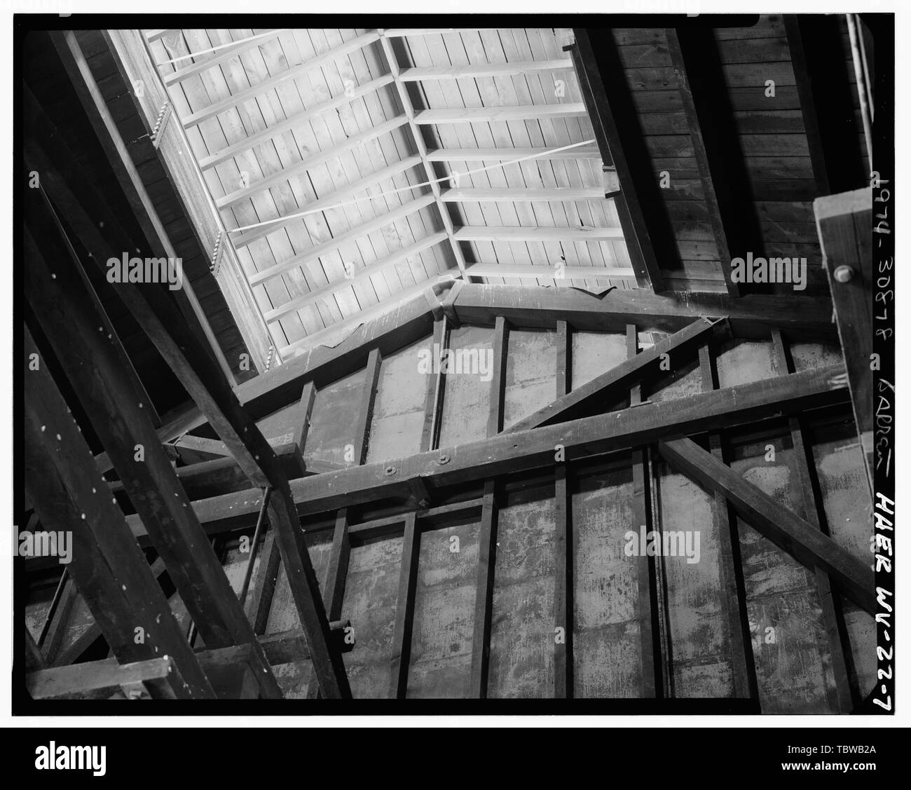 MACHINE SHOP, INTERIOR, LOOKING AT MONITOR AND ROOF TRUSS. Baltimore ...