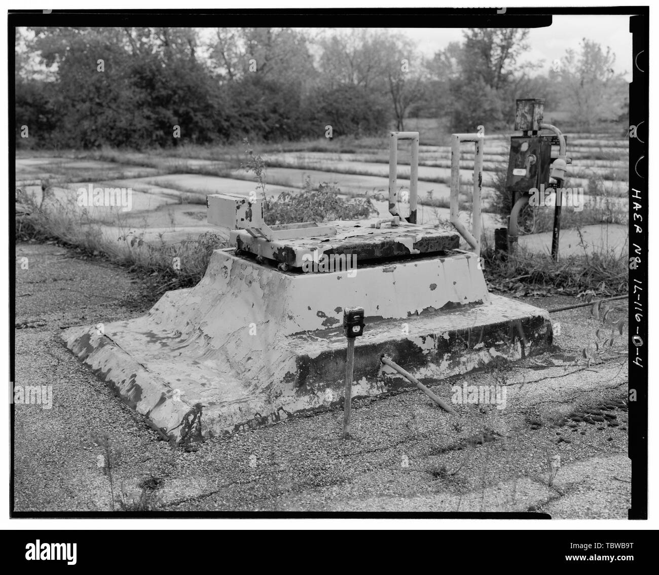 MAGAZINE P ESCAPE HATCH, LOOKING SOUTHEAST. NIKE Missile Base C84 ...