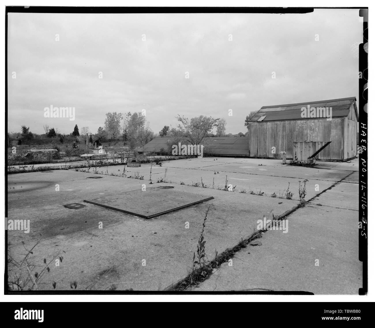 MAGAZINE P LAUNCH PAD, LOOKING NORTHEAST. NIKE Missile Base C84 ...