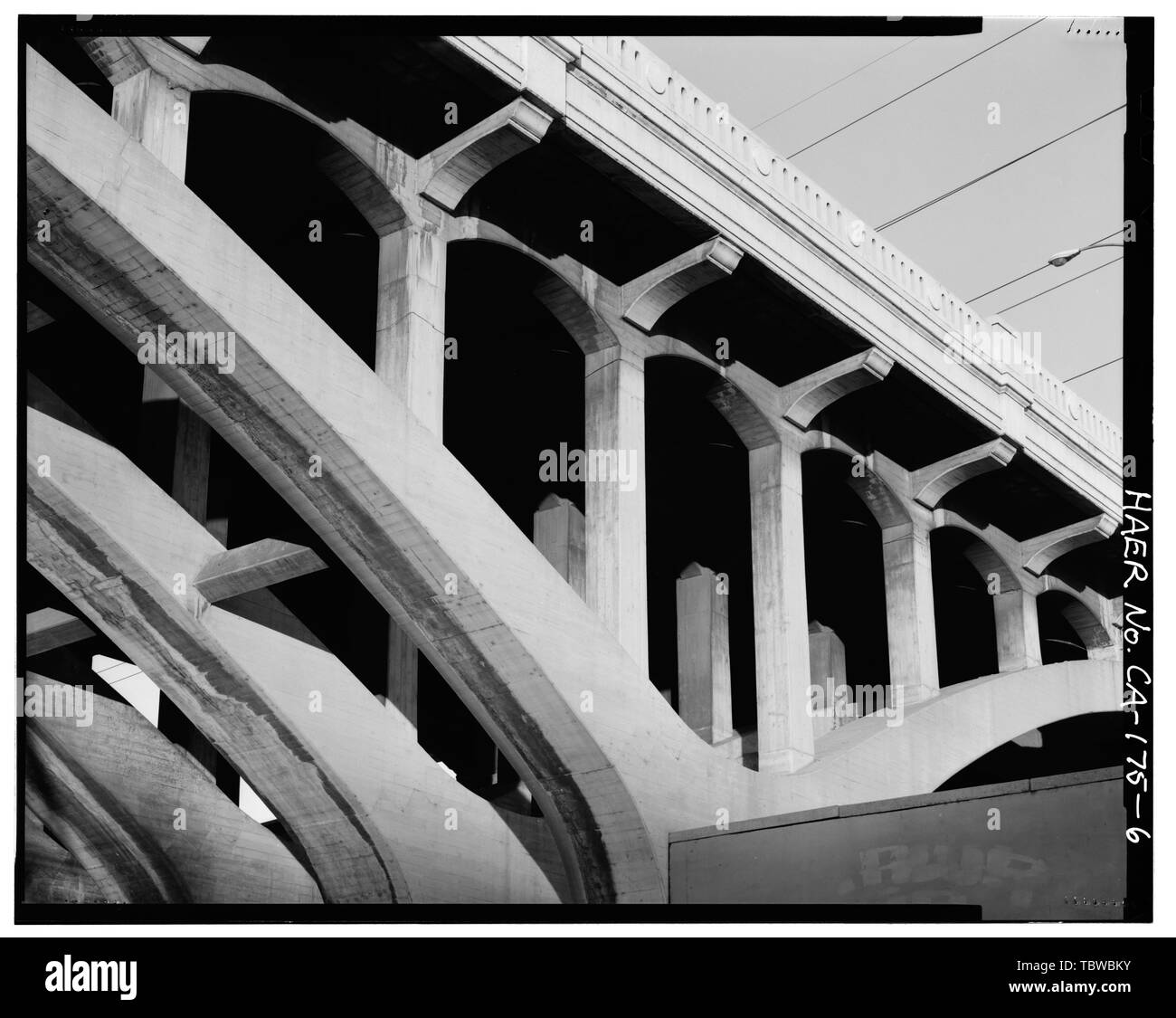 MAIN ARCH SPANDREL COLUMN DETAIL VIEW, FACING NORTHEAST. First Street ...