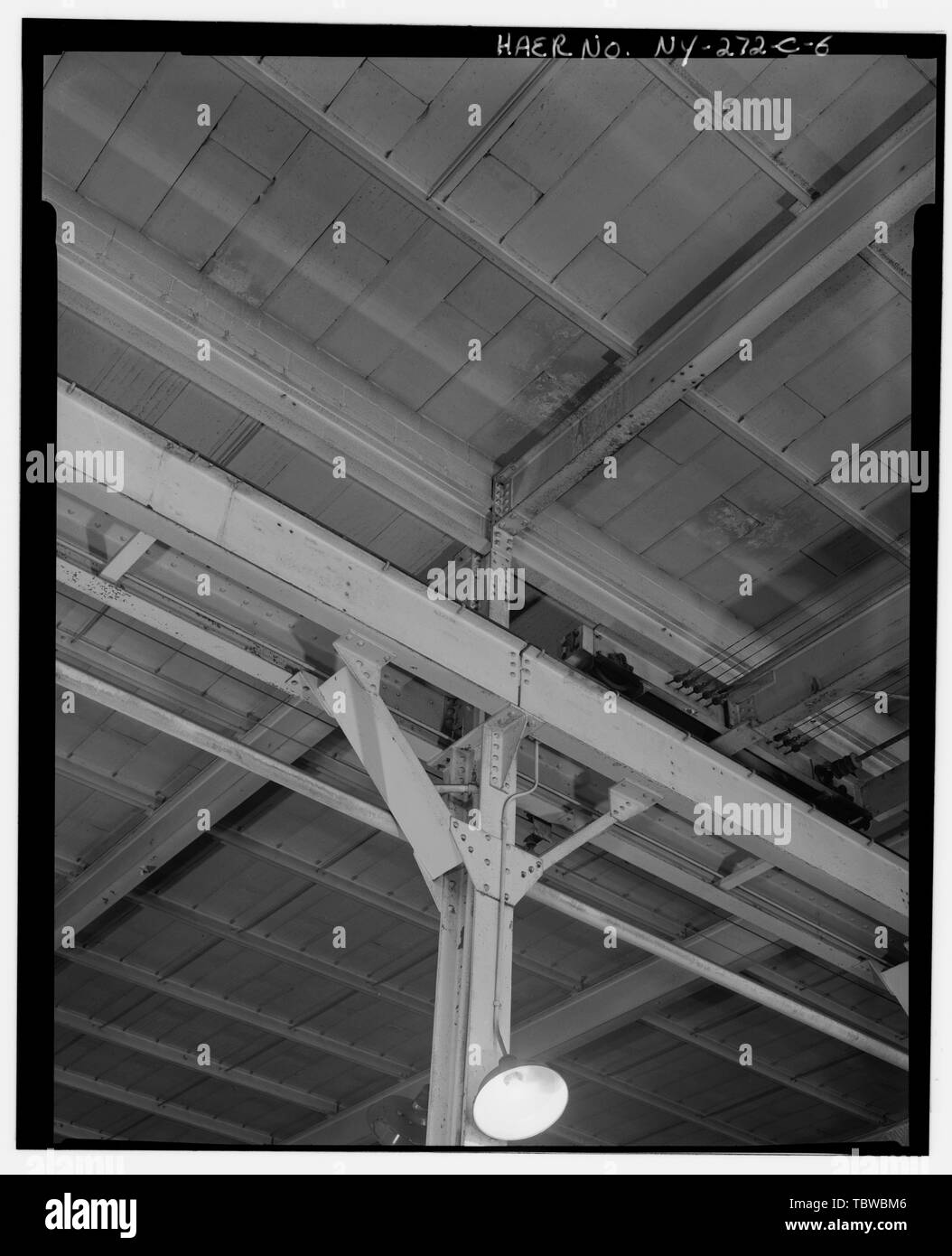 Roof girders hi-res stock photography and images - Alamy