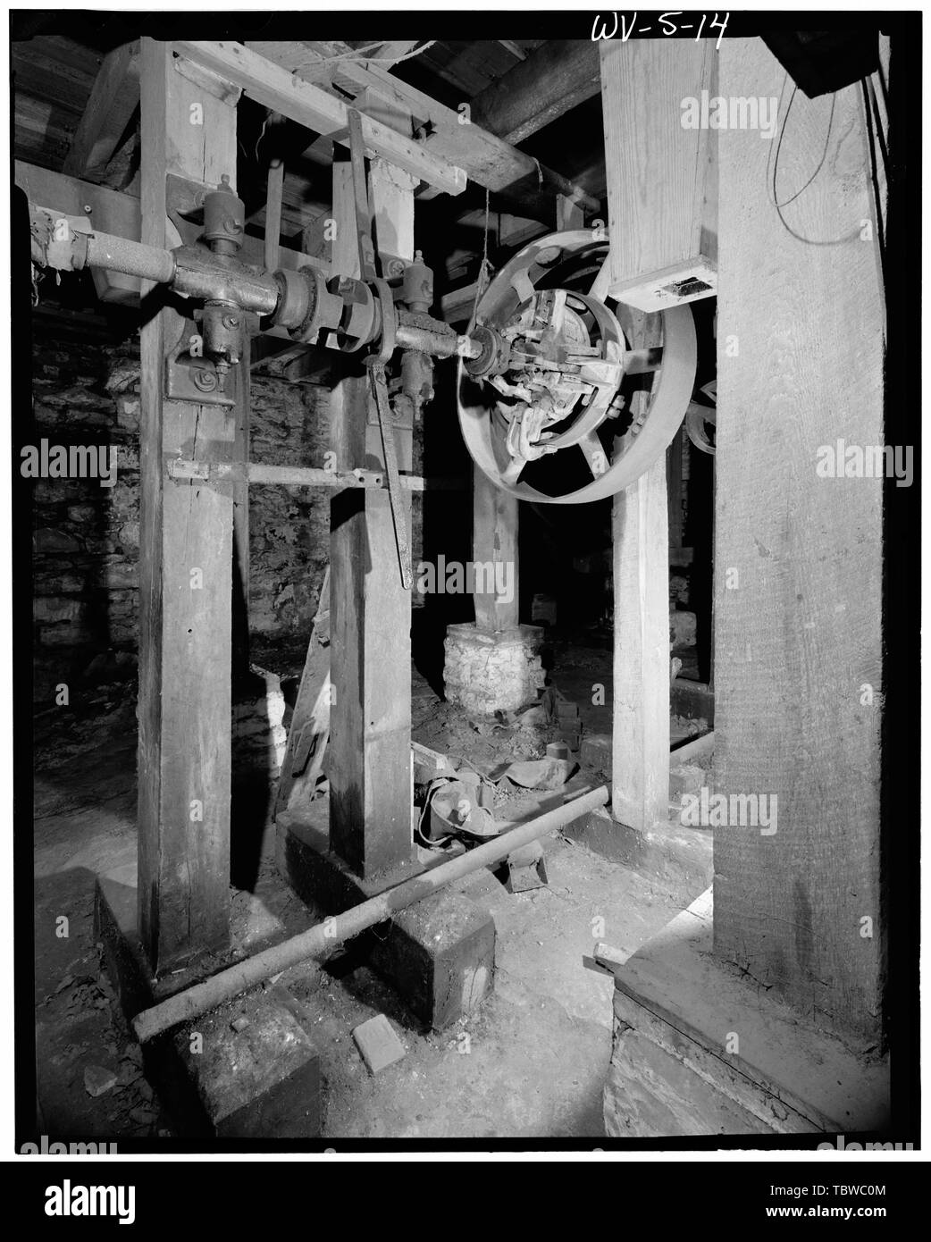MAIN DRIVE SHAFT FRICTION CLUTCH William E. Barrett, photographer, 1973 ...