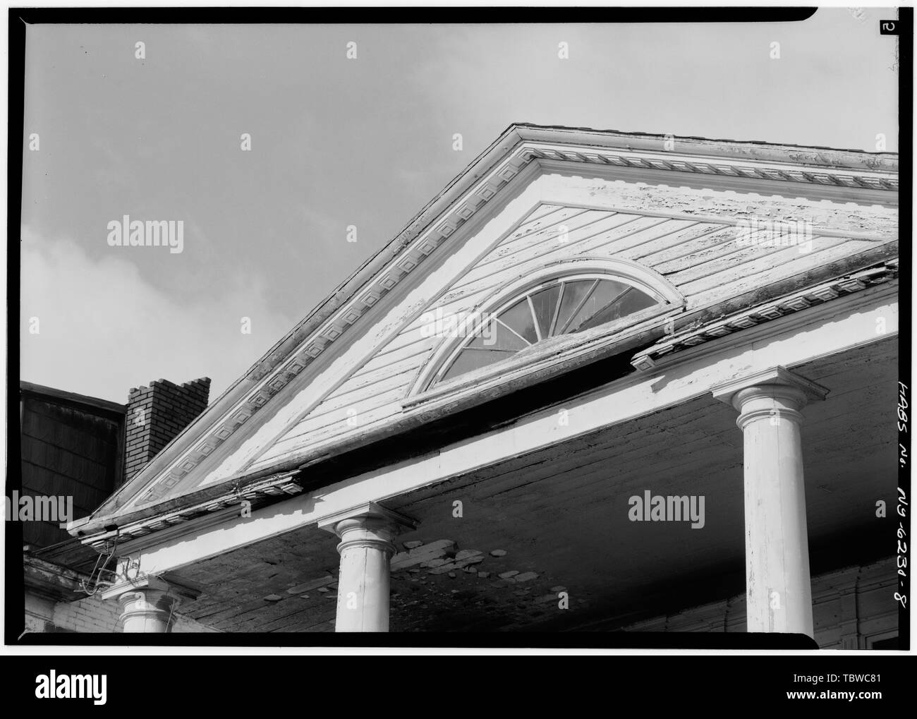 MAIN ELEVATION, DETAIL OF FANLIGHT IN PEDIMENT William Roe House, 160 ...