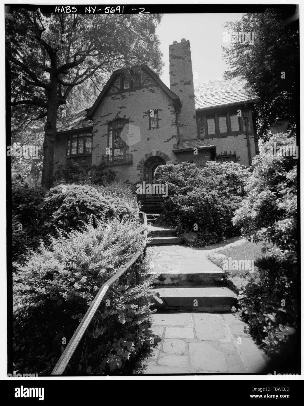 MAIN ELEVATION, VIEW FROM WALKWAY Ralph Bunche House, 115125 Grosvenor ...