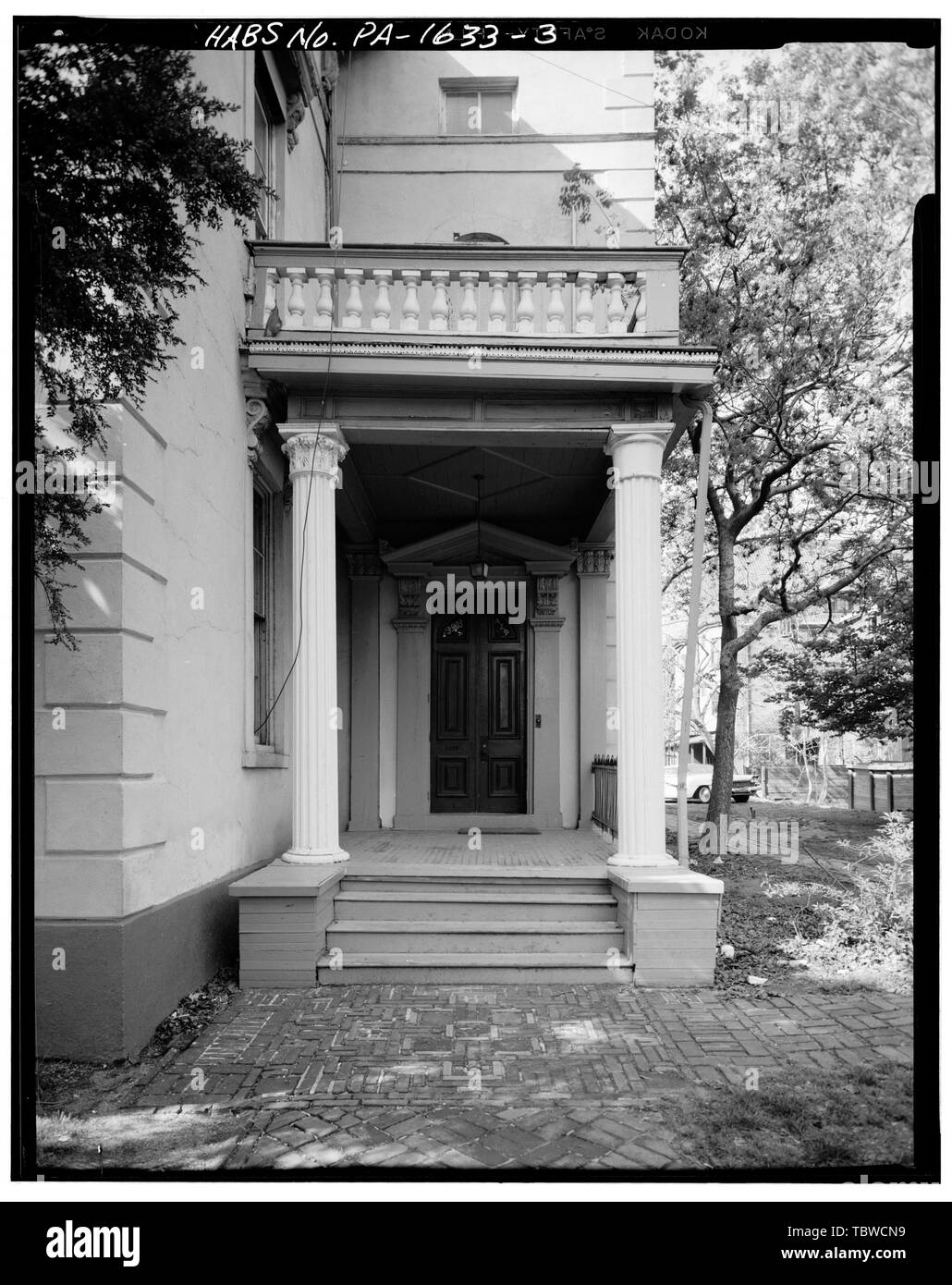 Historic mansion front entrance Black and White Stock Photos & Images ...