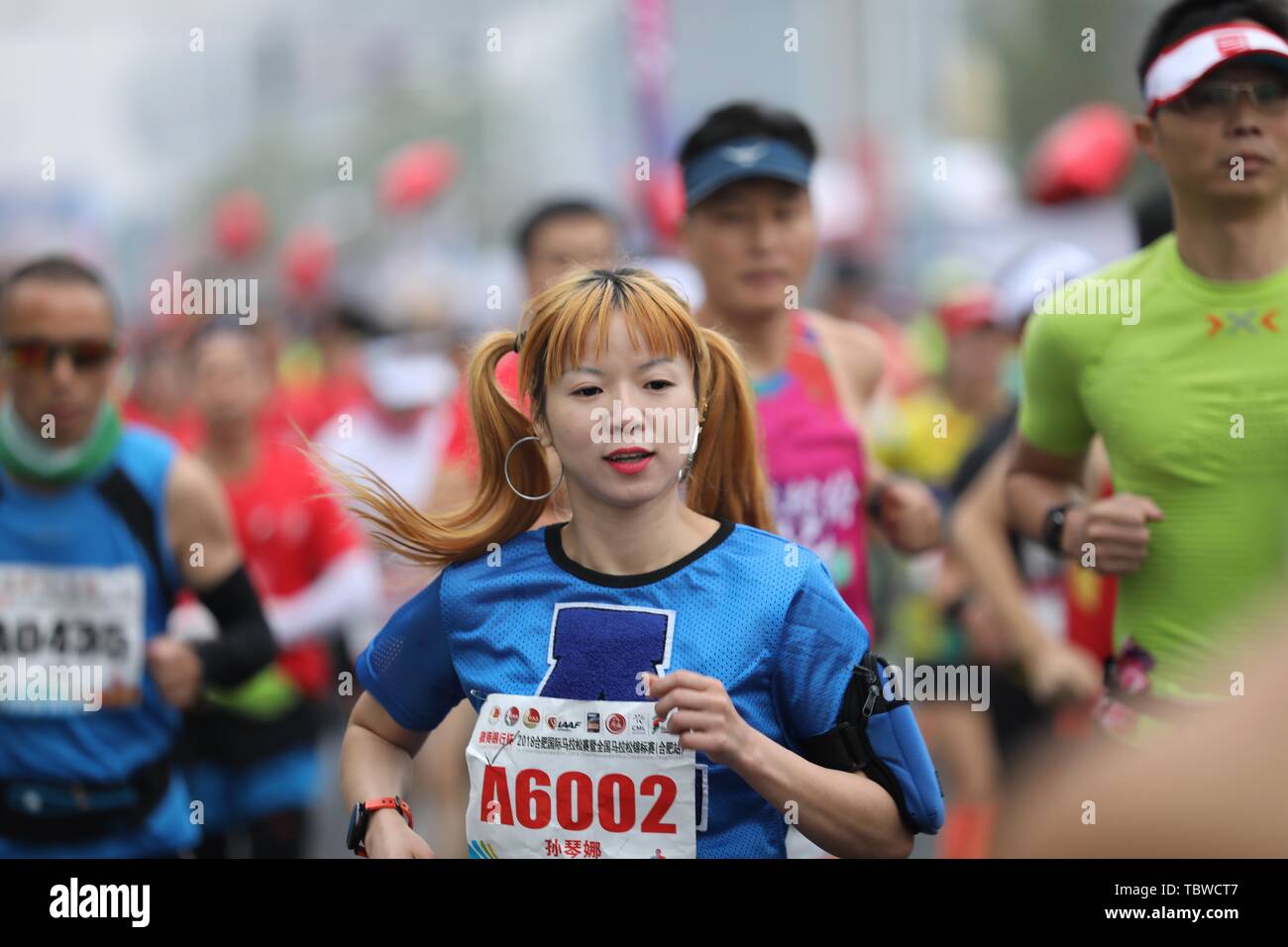 Long distance road running competition hi-res stock photography and ...