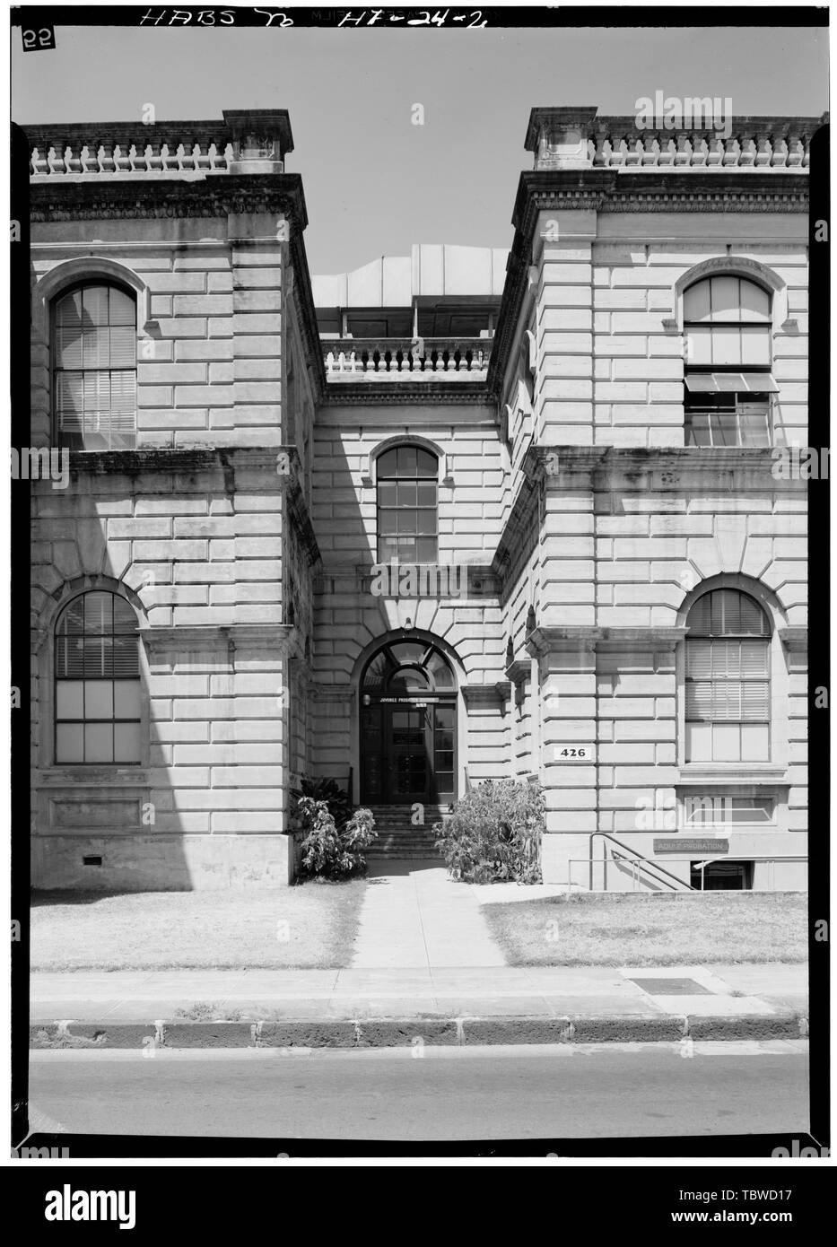MAIN ENTRANCE, SOUTHWEST ELEVATION Kapuaiwa Building, 426 South Queen ...