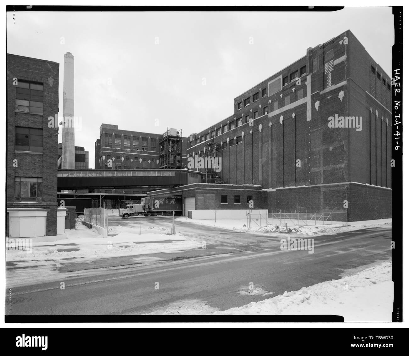 MAIN ENTRANCE, LOOKING SOUTH FROM SYCAMORE STREET CORNER OF BUILDING 88 ...