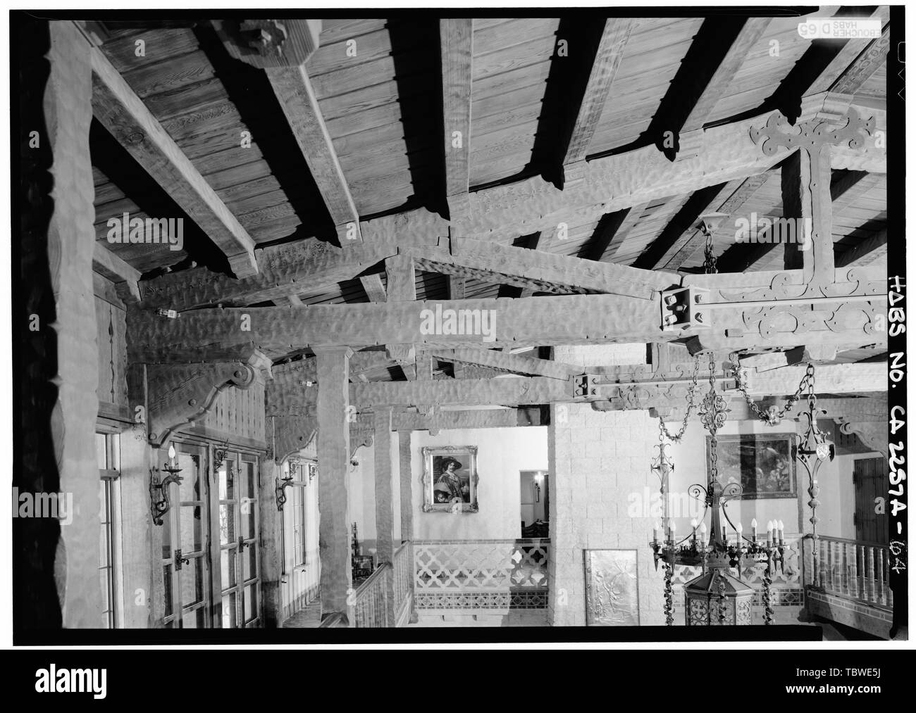 MAIN HOUSE INTERIOR, LIVING HALL, TRUSS SYSTEM WITH MODERN TIE RODS ...