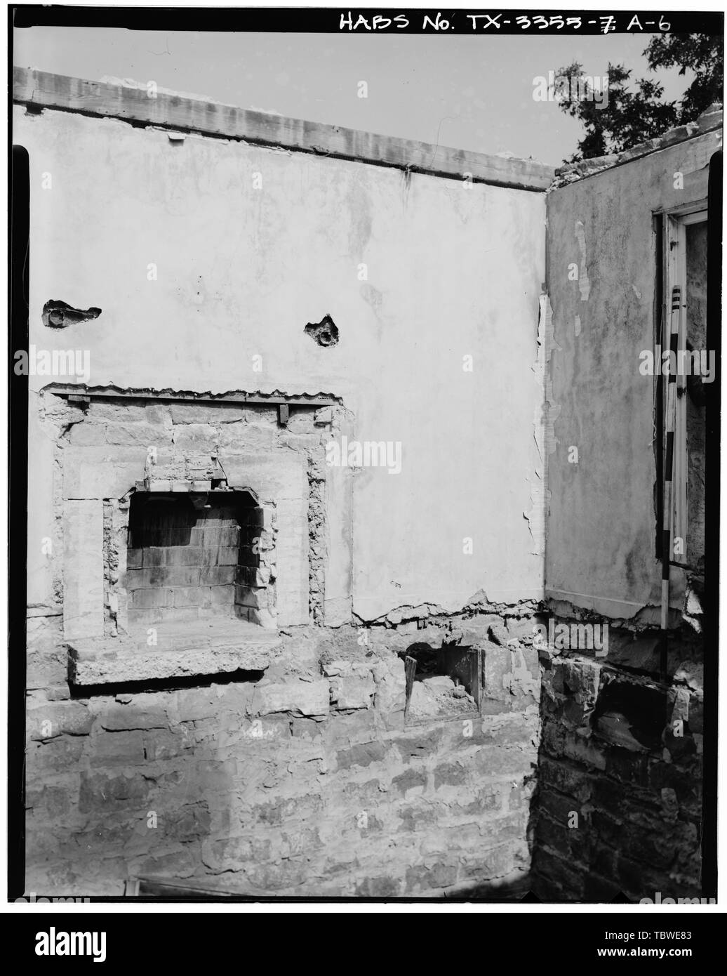 MAIN HOUSE, INTERIOR, FIRST FLOOR, EAST ROOM, FIREPLACE McLaneHafner ...