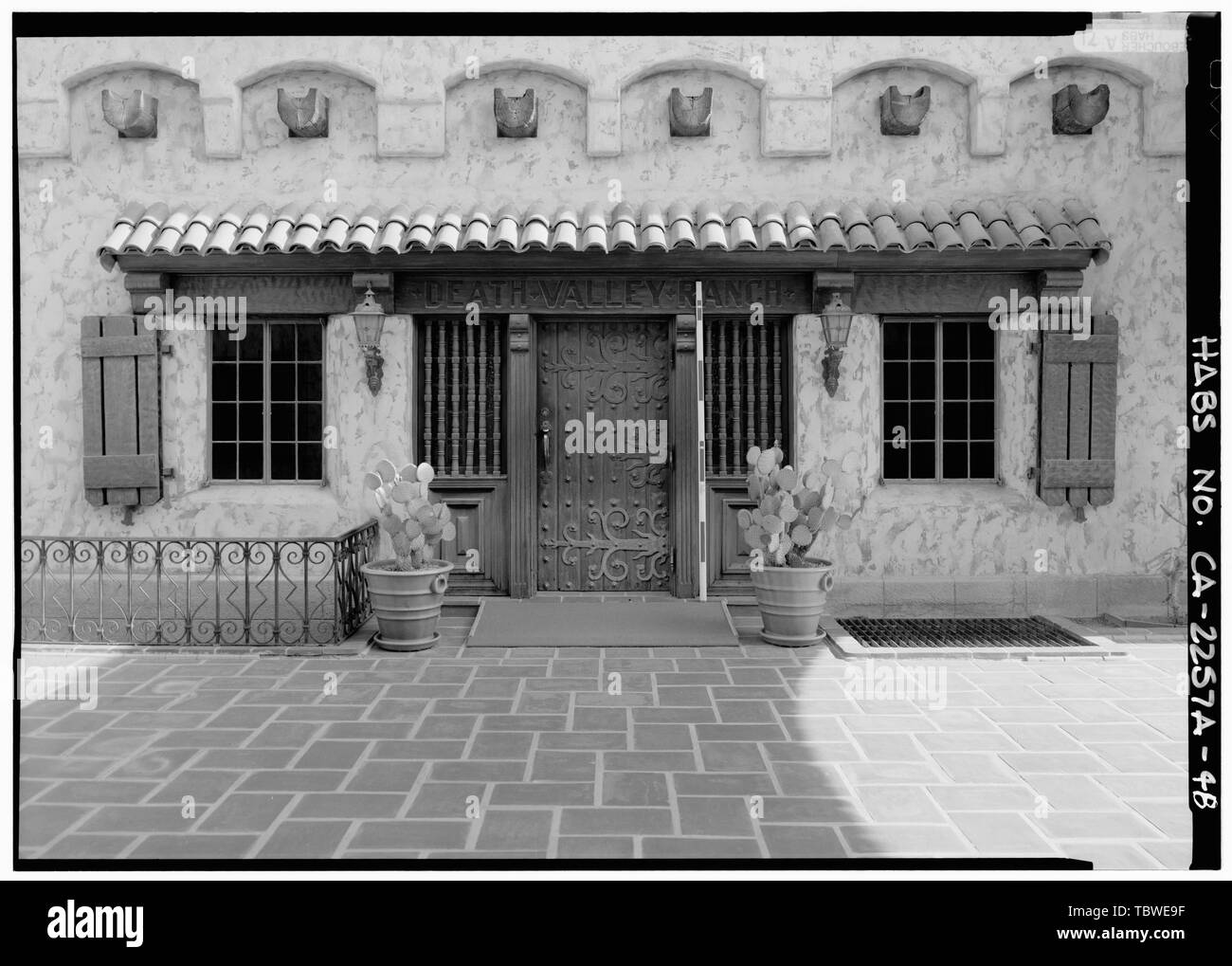 MAIN HOUSE, NORTH WALL, DETAIL OF ENTRANCE WITH SCALE Death Valley ...