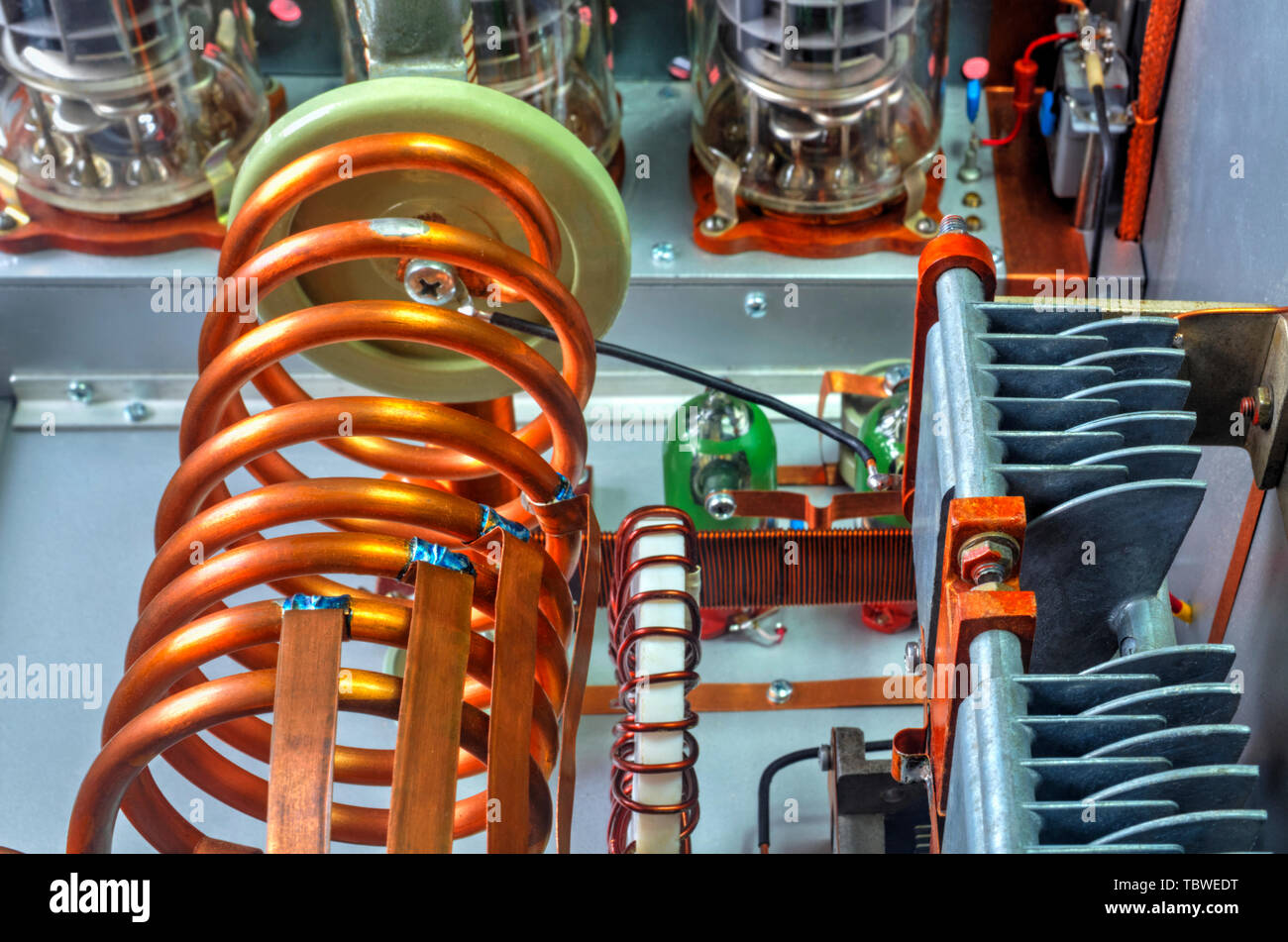 Vacuum tubes shortwave power amplifier - inside view Stock Photo - Alamy