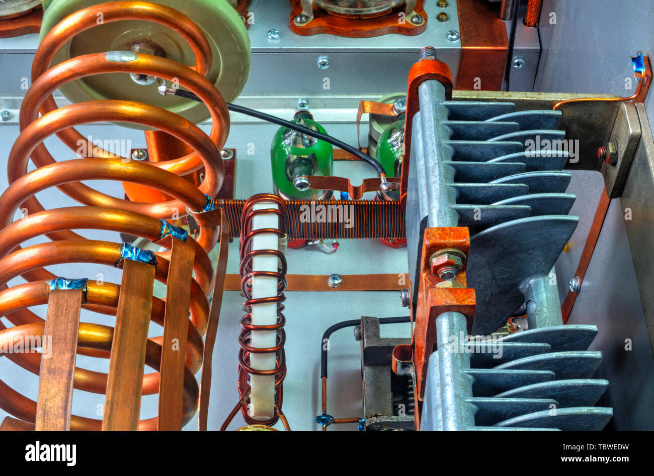 Vacuum tubes shortwave power amplifier - inside view Stock Photo - Alamy