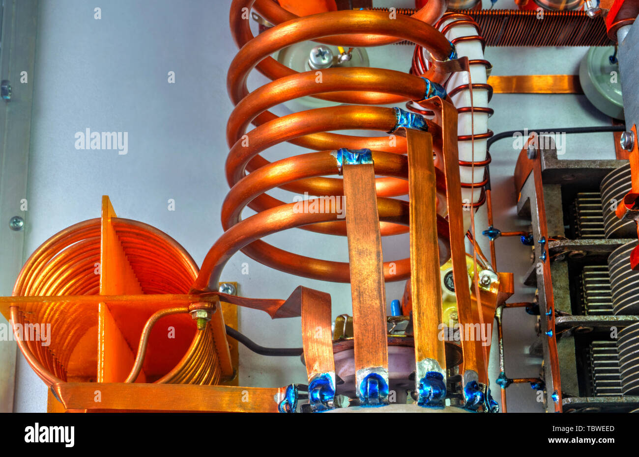 Vacuum tubes shortwave power amplifier - inside view Stock Photo - Alamy