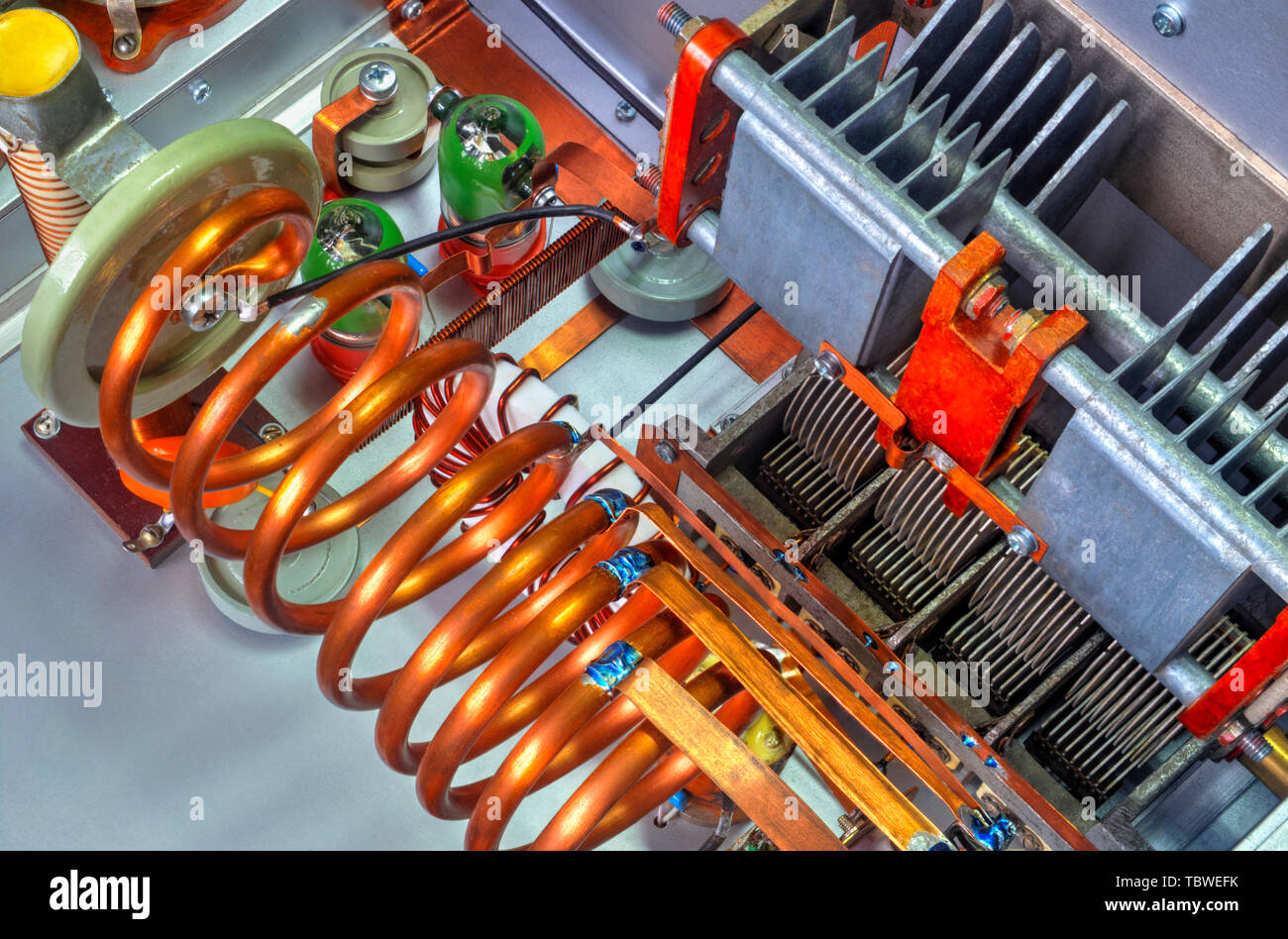 Vacuum tubes shortwave power amplifier - inside view Stock Photo - Alamy
