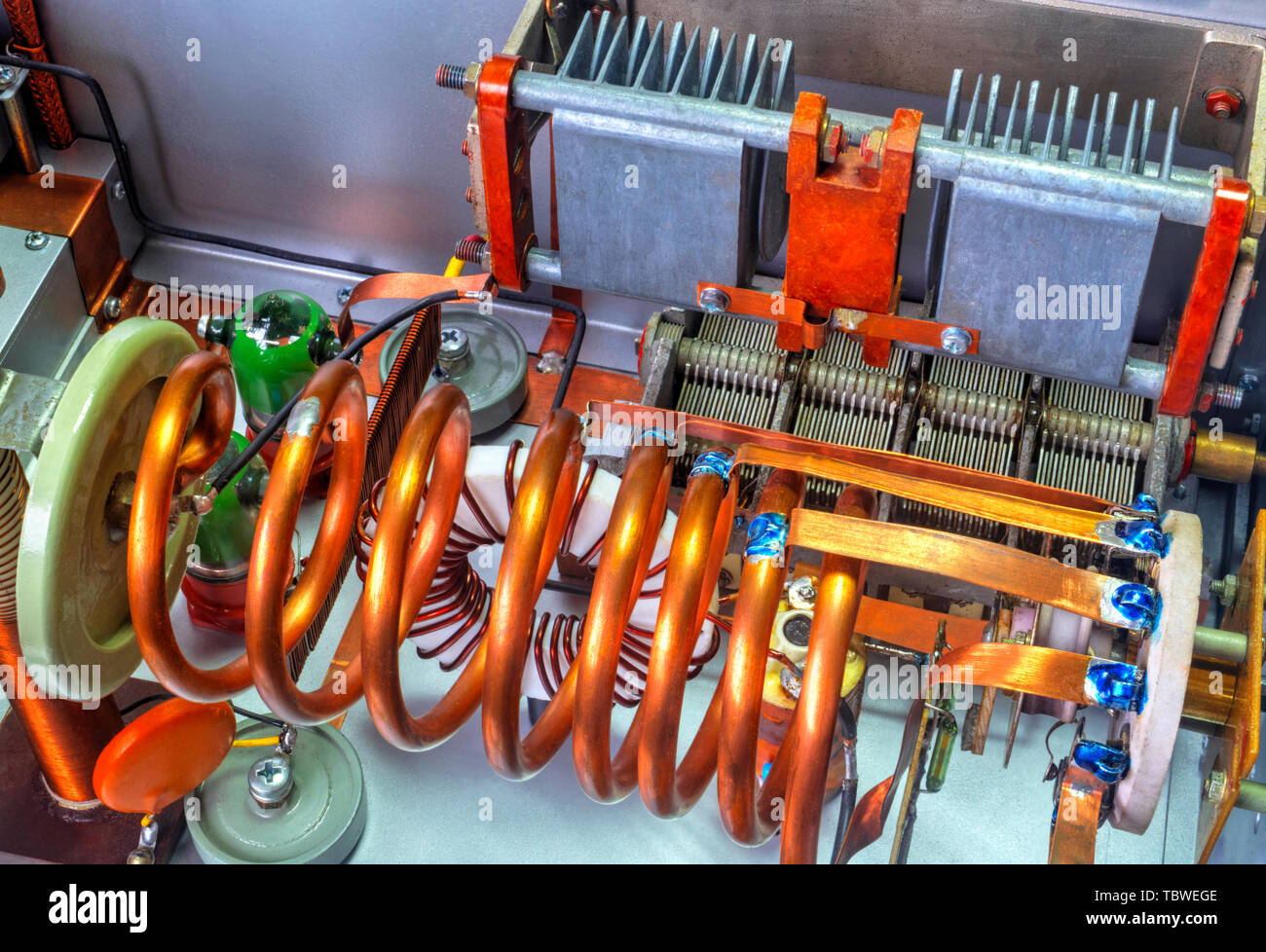 Vacuum tubes shortwave power amplifier - inside view Stock Photo - Alamy