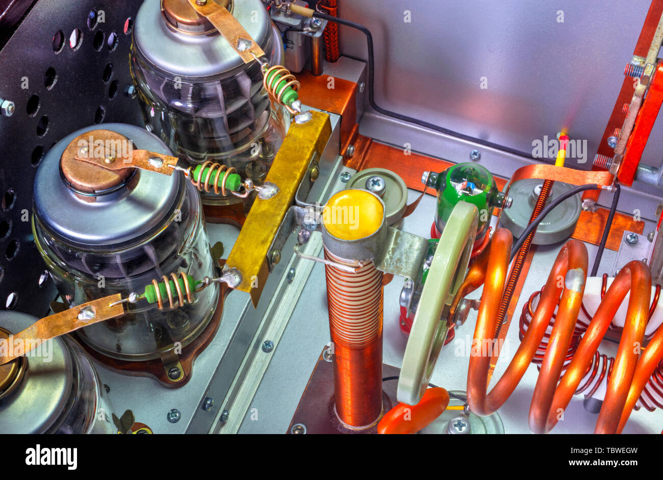 Vacuum tubes shortwave power amplifier - inside view Stock Photo - Alamy
