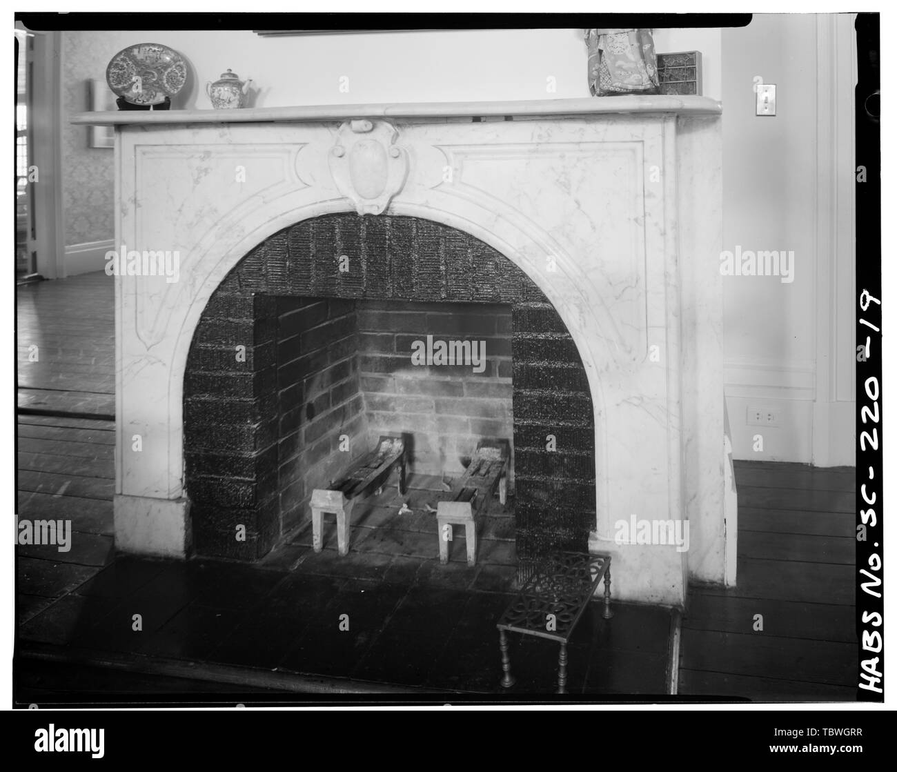 MANTEL, FIRST FLOOR, SOUTH CENTER ROOM Colonel Edward Means House, 604 ...