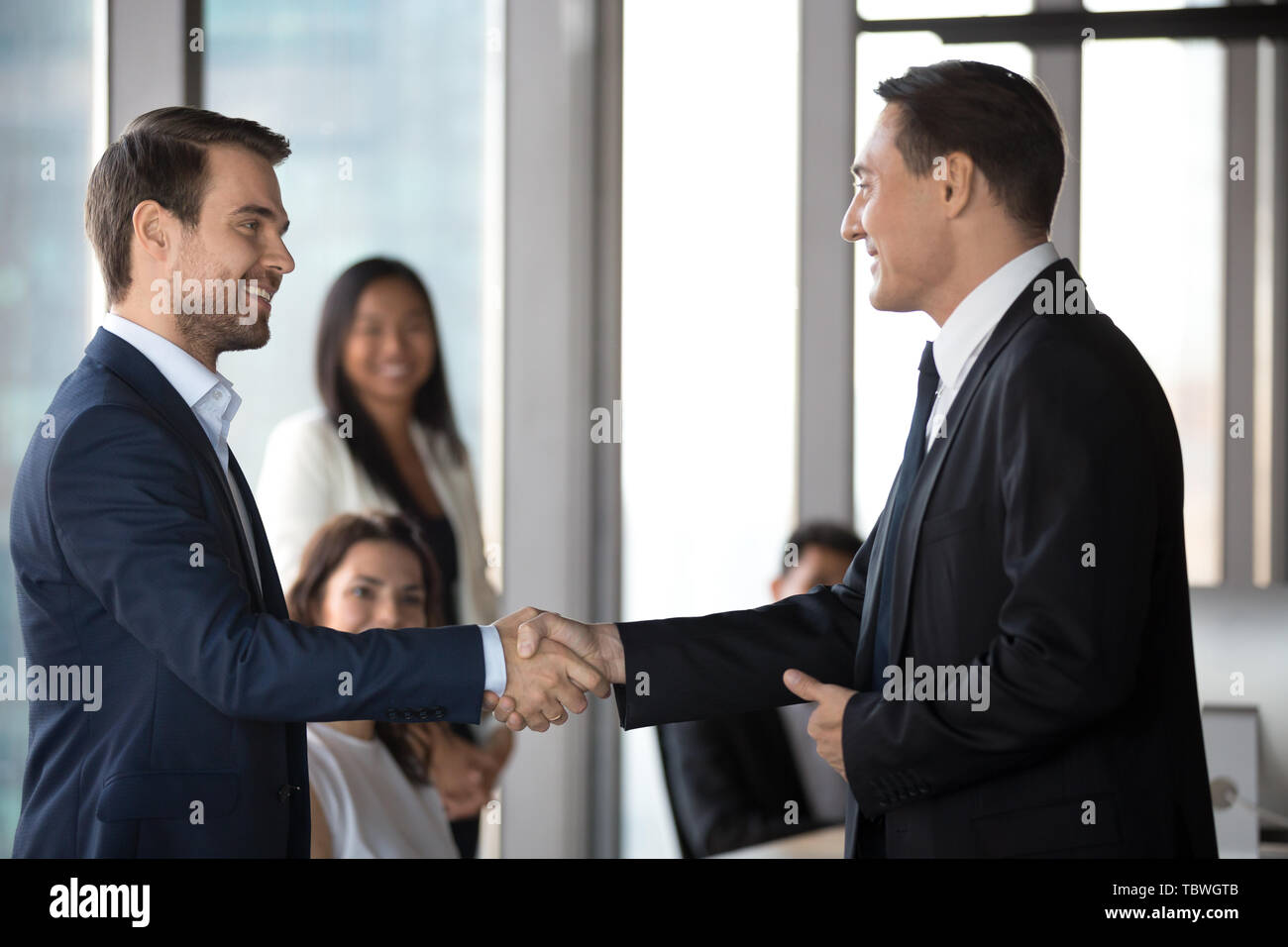 Handshake congratulation hi-res stock photography and images - Alamy