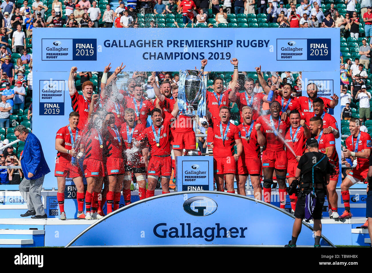Gallagher premiership rugby trophy hi-res stock photography and images ...