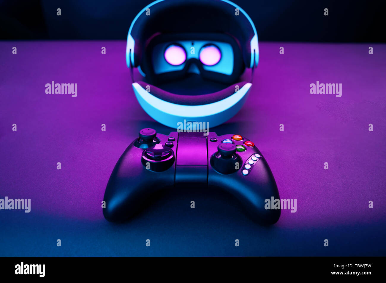 Vr Eyeglasses High Resolution Stock Photography and Images - Alamy