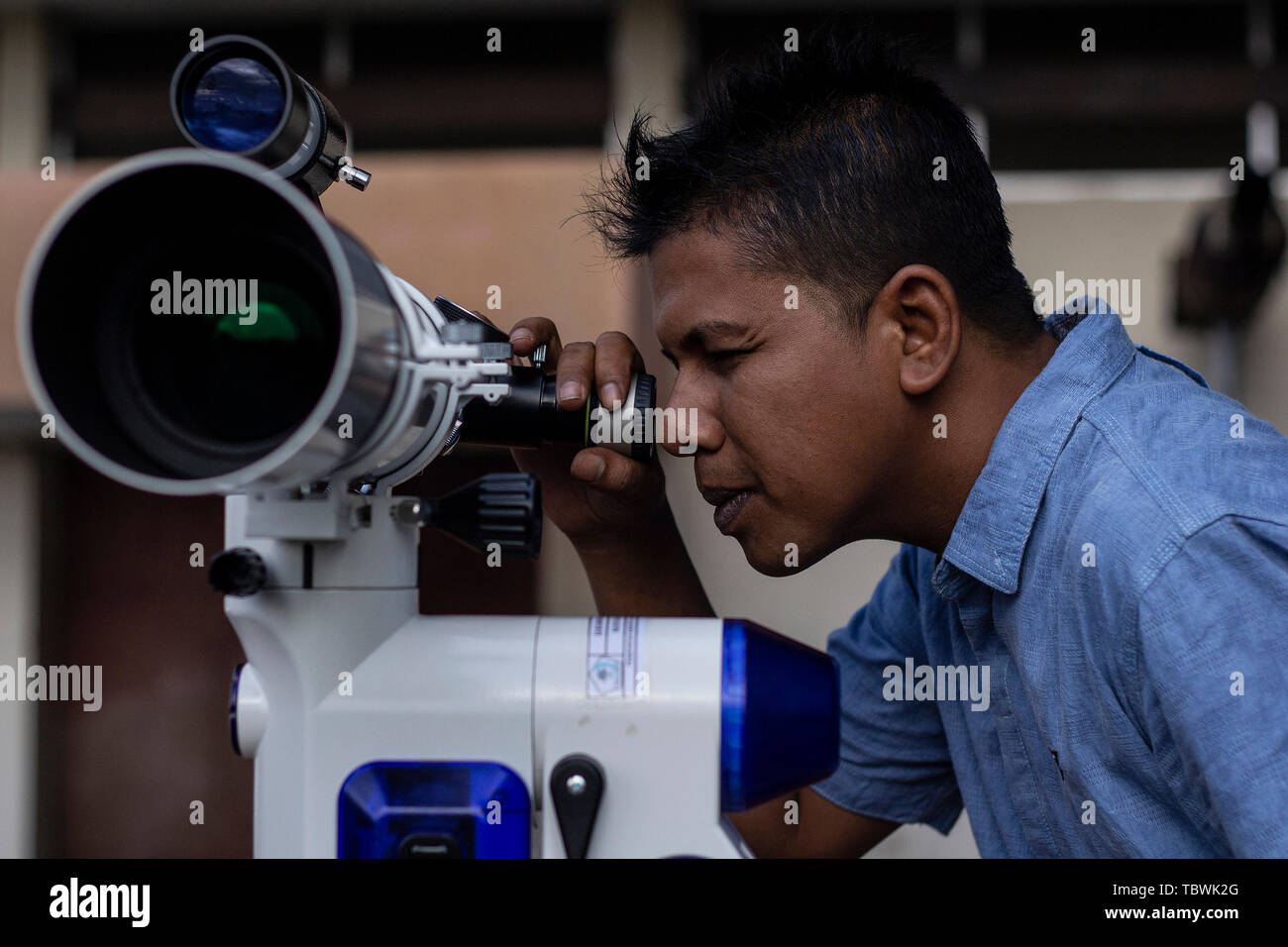An observer views the position of the moon using a telescope to ...