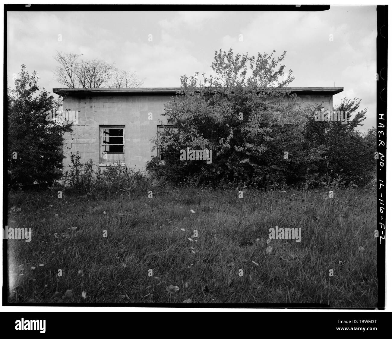 MISSILE ASSEMBLY BUILDING, RIGHT SIDE, LOOKING NORTH. NIKE Missile Base ...