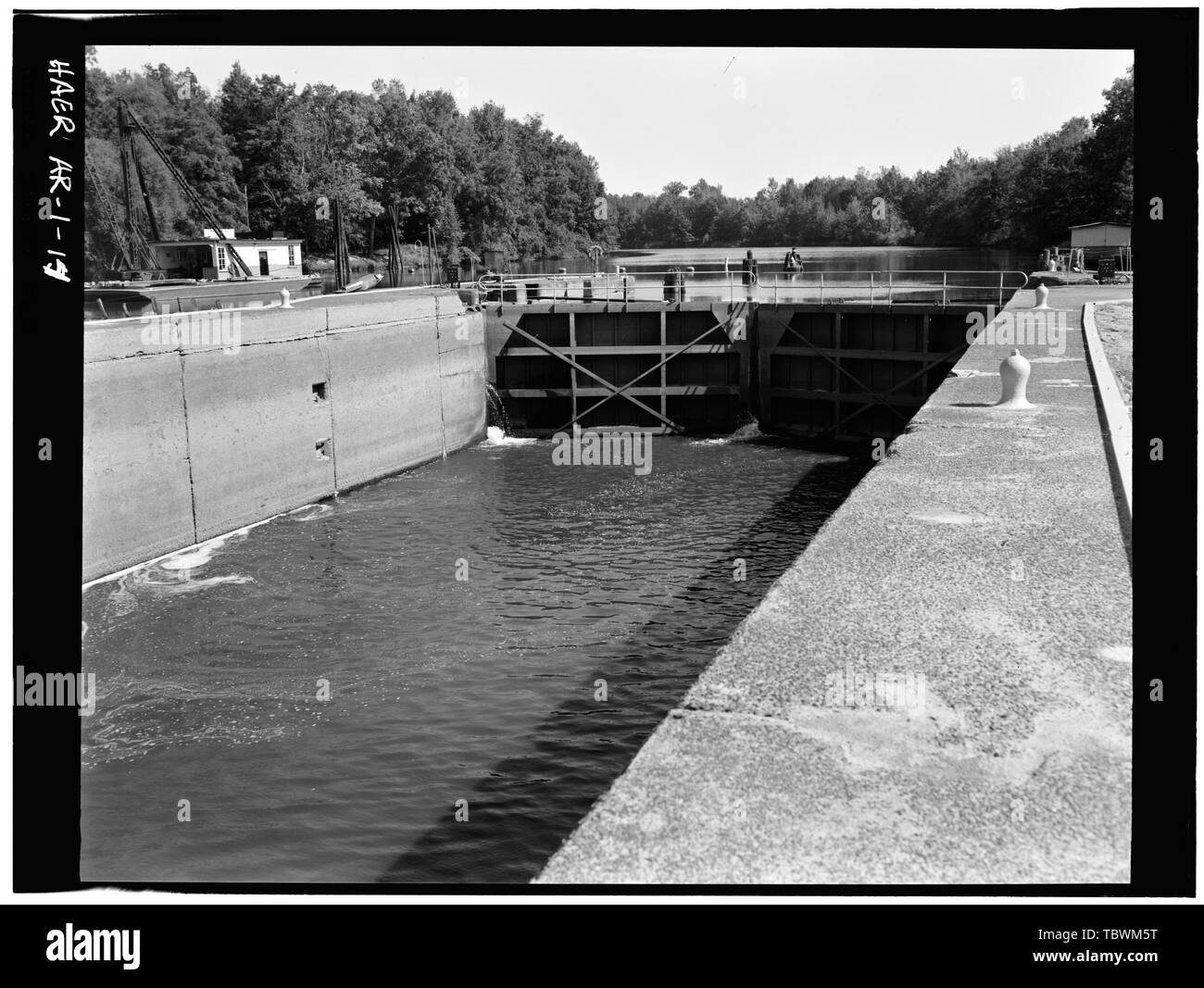 MITERED GATES ON UPSTREAM END OF LOCK, GATES CLOSED Ouachita River Lock ...