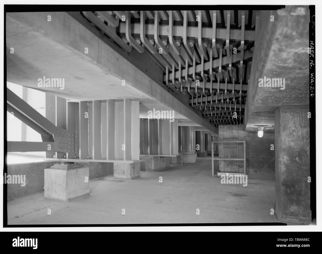 MODULAR EXPANSION JOINT ON PONTOON A TO THE RIGHT. TRANSITION SPAN TO ...