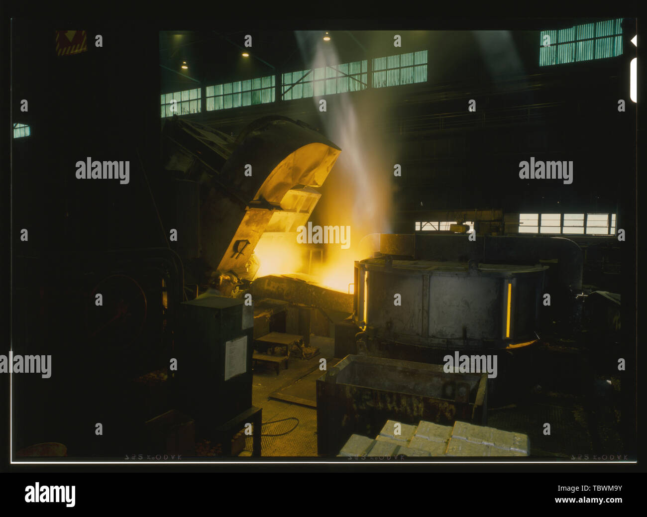 Industrial process pouring molten metal hi-res stock photography and ...