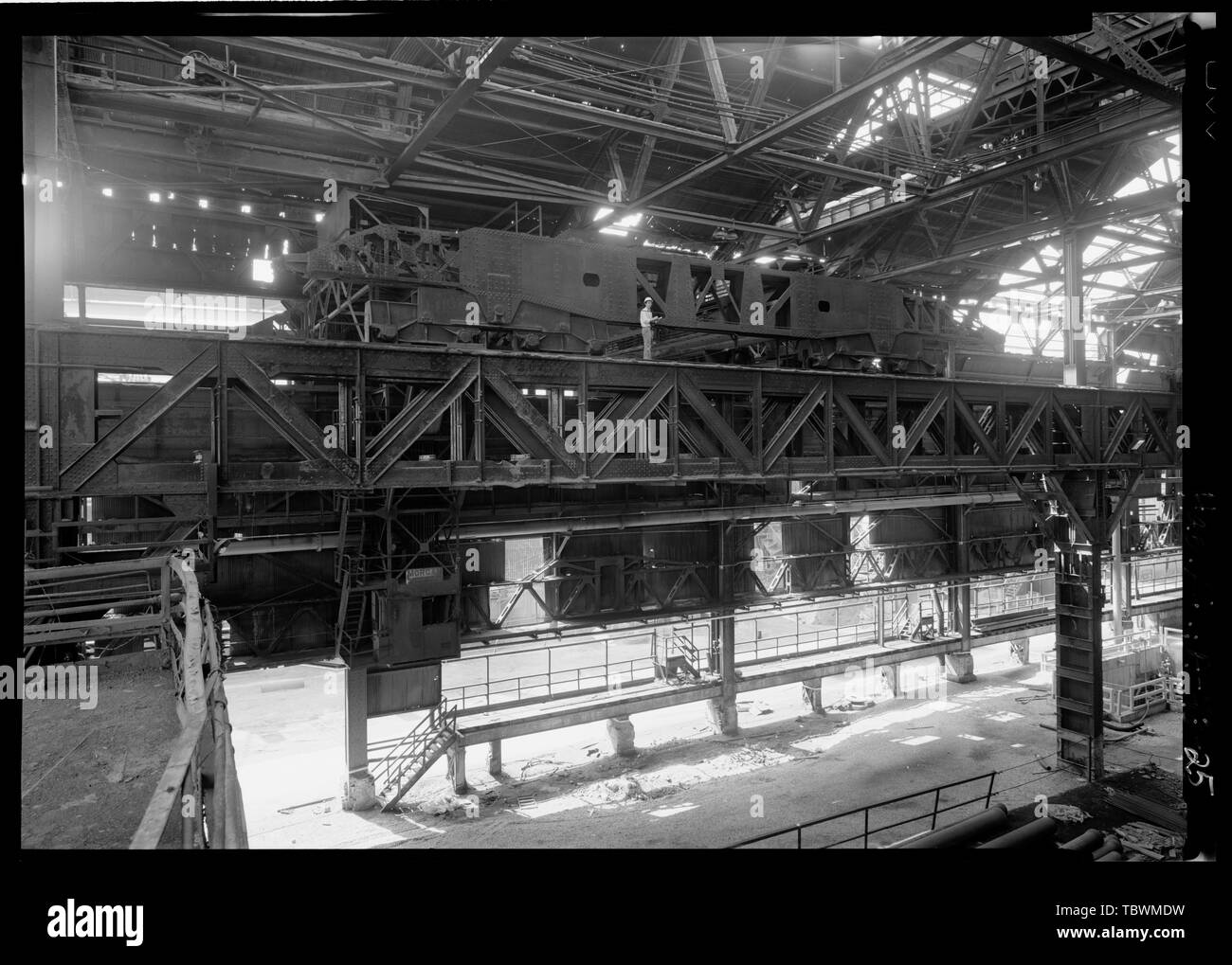 MORGAN CRANE IN OVERHEAD BUILDING (CA. 1910), LOOKING SOUTH. Jones and ...