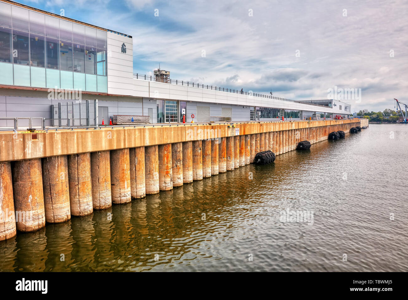 Montreal cruise ship terminal hi-res stock photography and images - Alamy