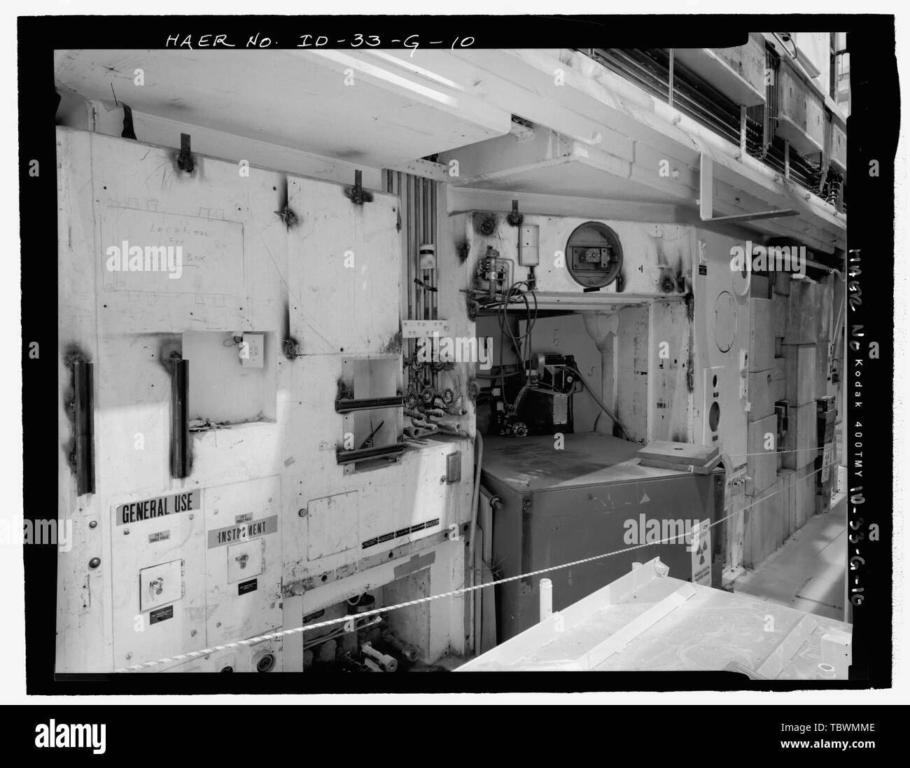 MTR BUILDING INTERIOR, TRA603, REACTOR FLOOR. DETAIL OF REACTOR'S SOUTH ...