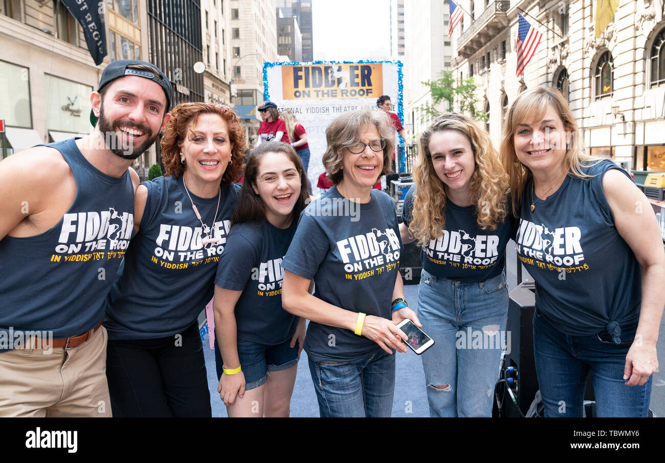 Fidler on the roof hi-res stock photography and images - Alamy