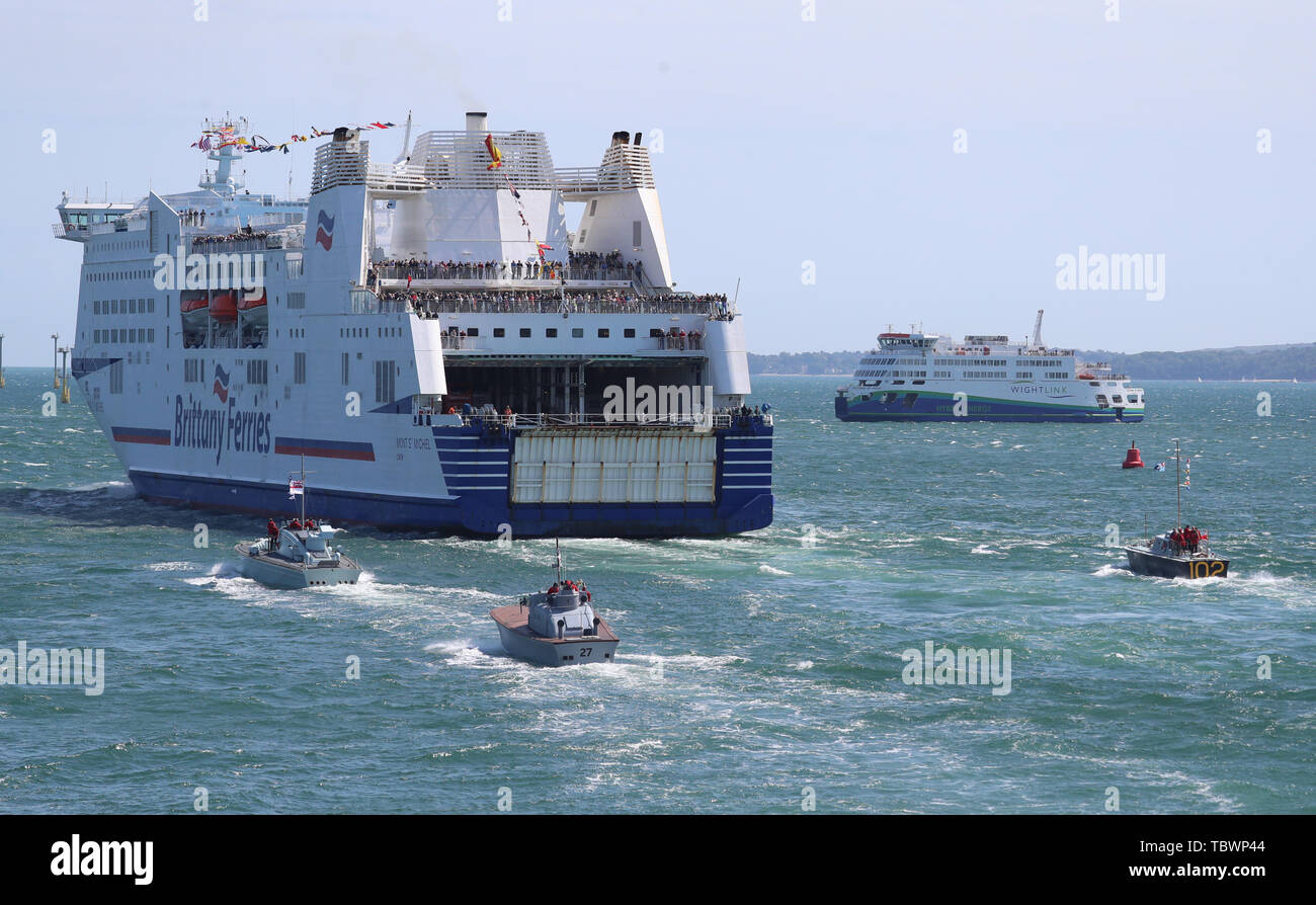 Brittany Ferries' MV Mont Saint Michel leaves Portsmouth harbour ...