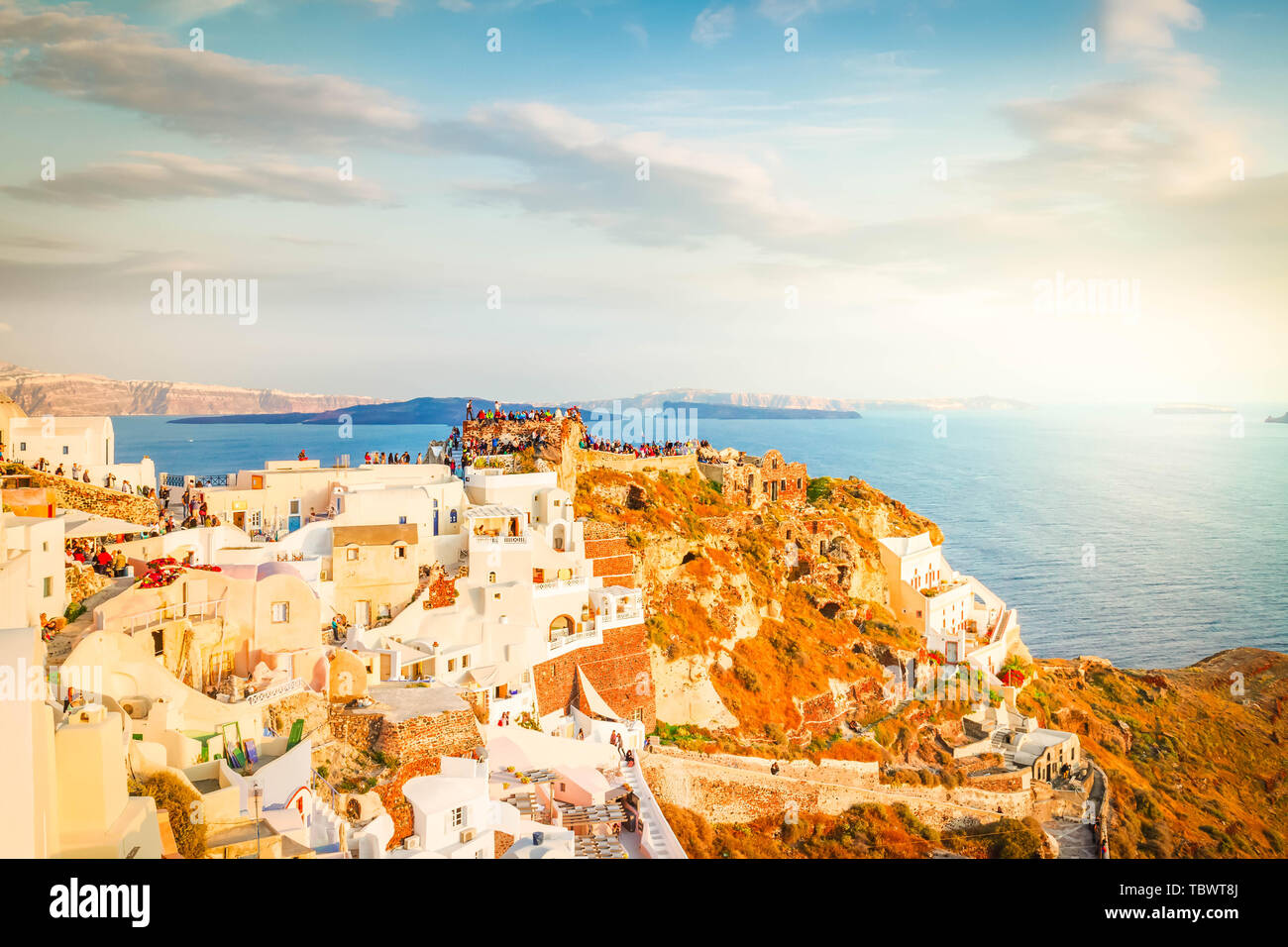 Oia sunset crowd santorini hi-res stock photography and images - Alamy
