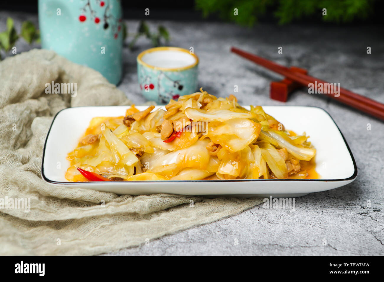 Hand torn cabbage hi-res stock photography and images - Alamy