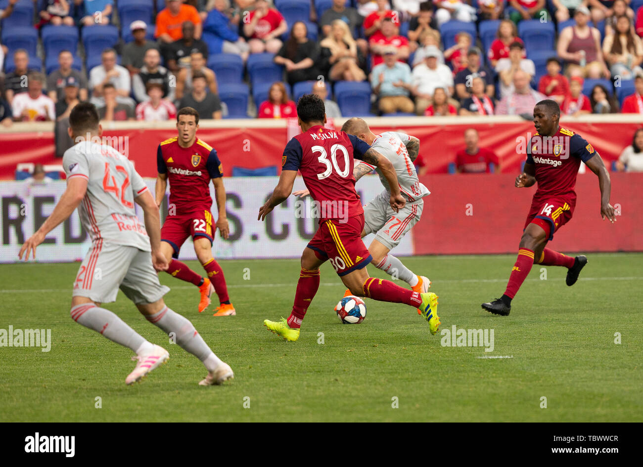 Daniel Royer (77) of New York Red Bulls controls ball during regular ...