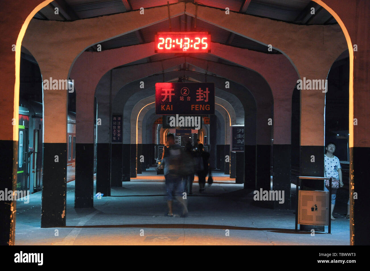Kaifeng railway station platform Stock Photo - Alamy Kaifeng railway station platform Stock Photo - Alamy